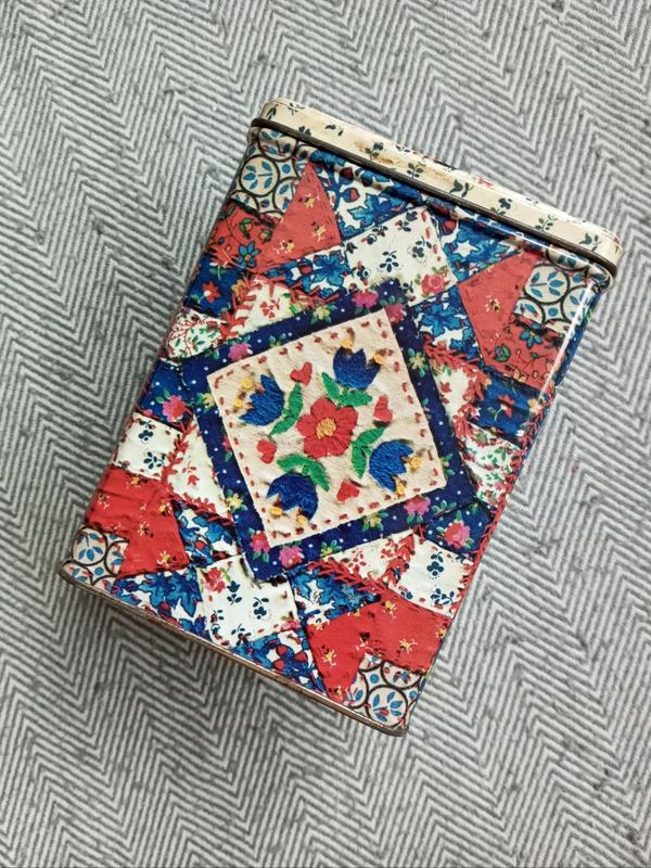 Винтажная металлическая коробка — цена 80 грн в каталоге Контейнеры Купить товары для дома и