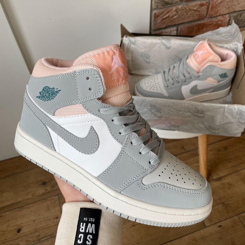 Женские кроссовки джордан найк серые, nike jordan 1 high grey pink ...