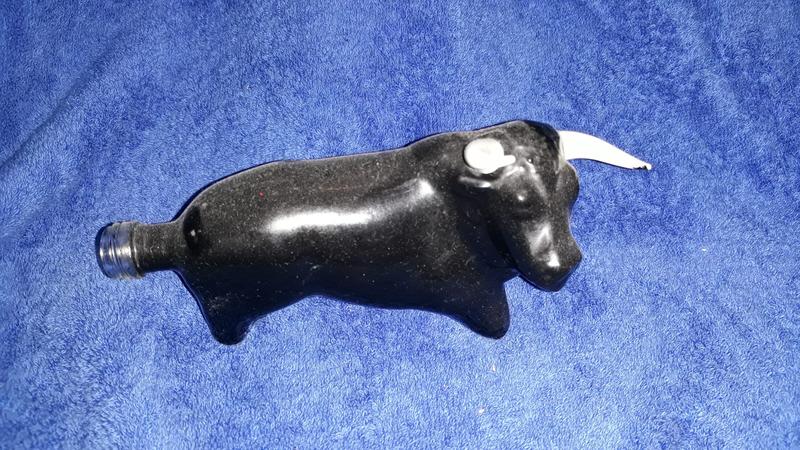 Чорний маленький бичок статуетка скло бик сувенір Toro Bravo Sangria Bull — ціна 350 грн у