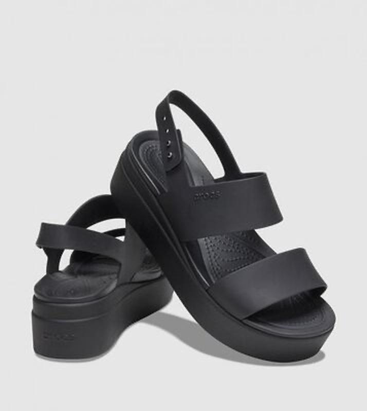 Женские босоножки крокс на платформе brooklyn low 36-39 — цена 1710 грн ...