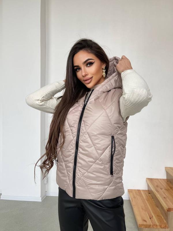 Стьобаний жилет с капюшоном — ціна 890 грн у каталозі Жилетки Купити жіночі речі за доступною