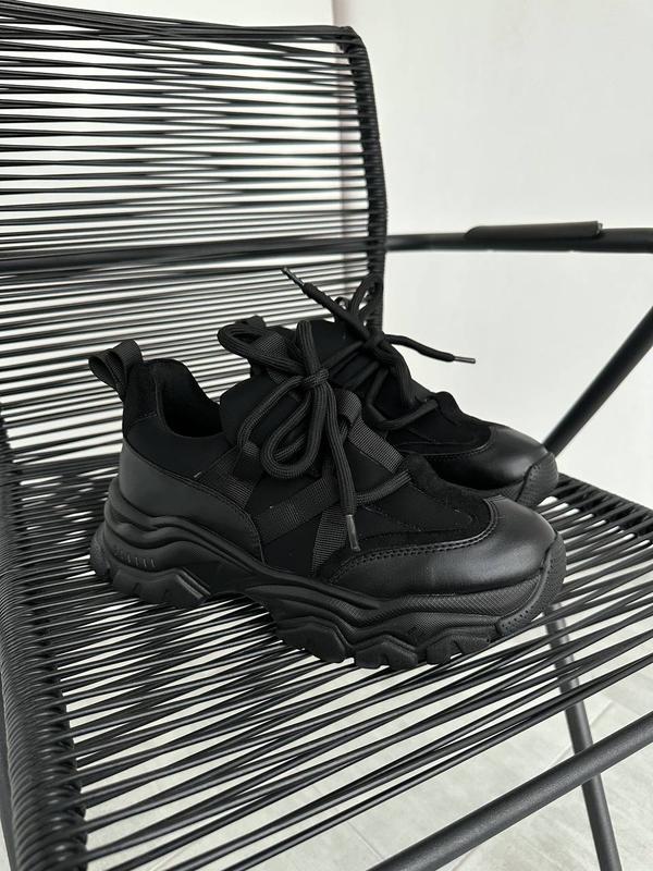 Стильні чорні кросівки — ціна 1380 грн у каталозі Кросівки Купити жіночі речі за доступною ціною