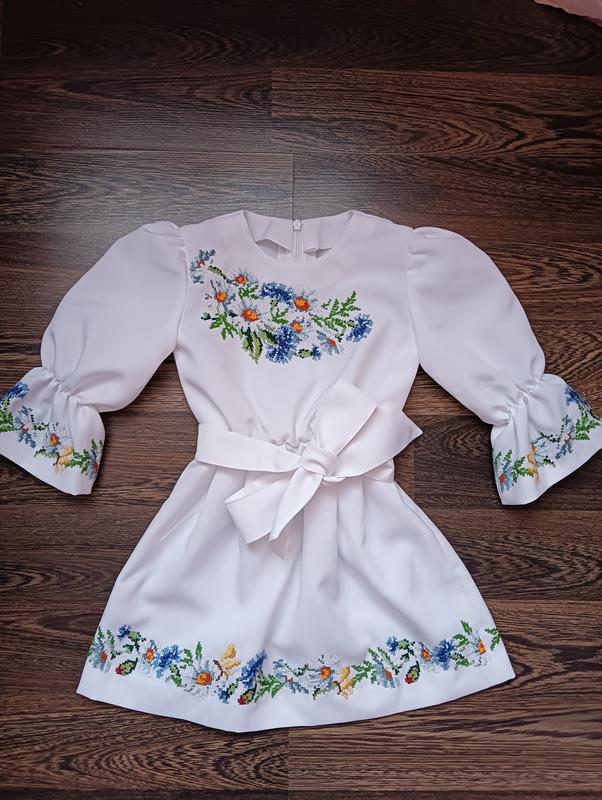 Нове вишите плаття на худеньку дівчинку 3 4 роки — ціна 750 грн у каталозі Сукні Купити дитячі