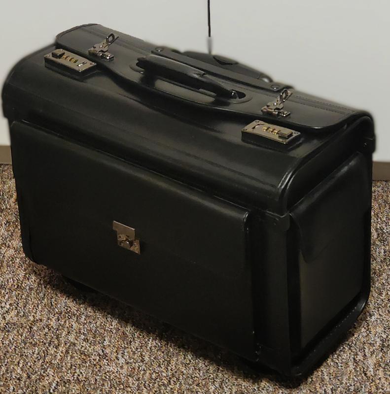 Шкіряна валіза — ціна 10000 грн у каталозі Валізи Купити аксесуари за доступною ціною на Шафі