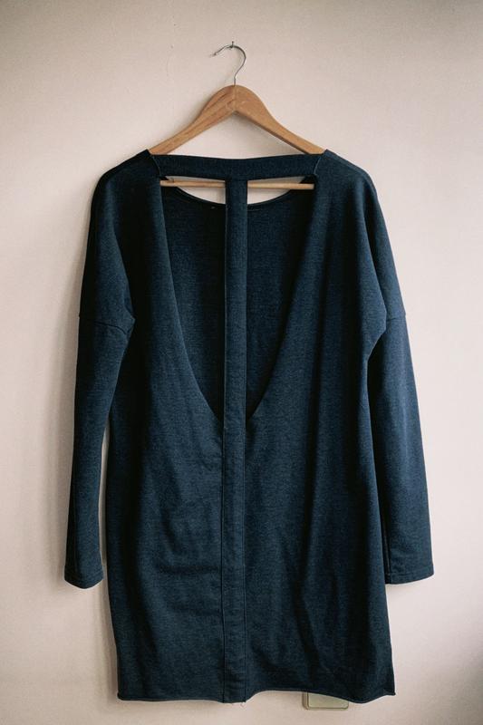 Плаття з вирізом — ціна 250 грн у каталозі Короткі сукні Купити жіночі речі за доступною ціною