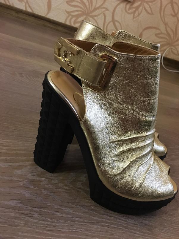 Ботильйони з відкритим носком і пятою — ціна 500 грн у каталозі Туфлі Купити жіночі речі за