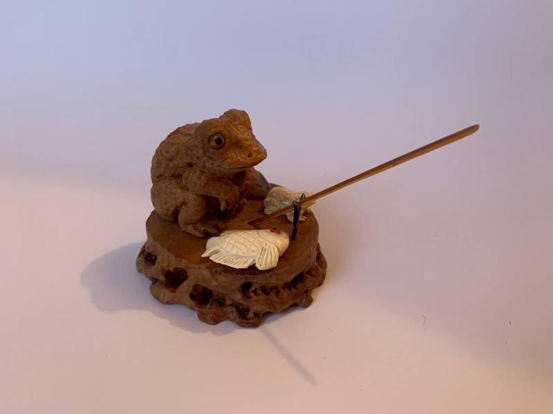 Фігурка статуетка жаба рибалка з бивня мамонта — ціна 5500 грн у каталозі Статуетки Купити