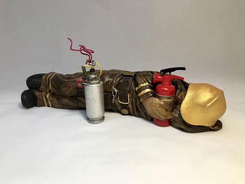 Коллекционная статуэтка пожарник статуэтка из дерева фигурка из дерева скульптура