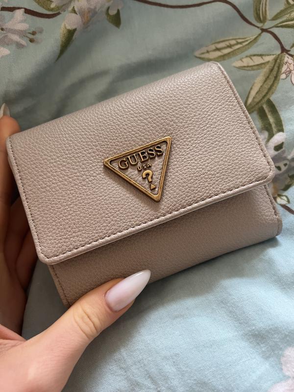 Гаманець Guess — ціна 2000 грн у каталозі Гаманці Купити аксесуари за доступною ціною на Шафі