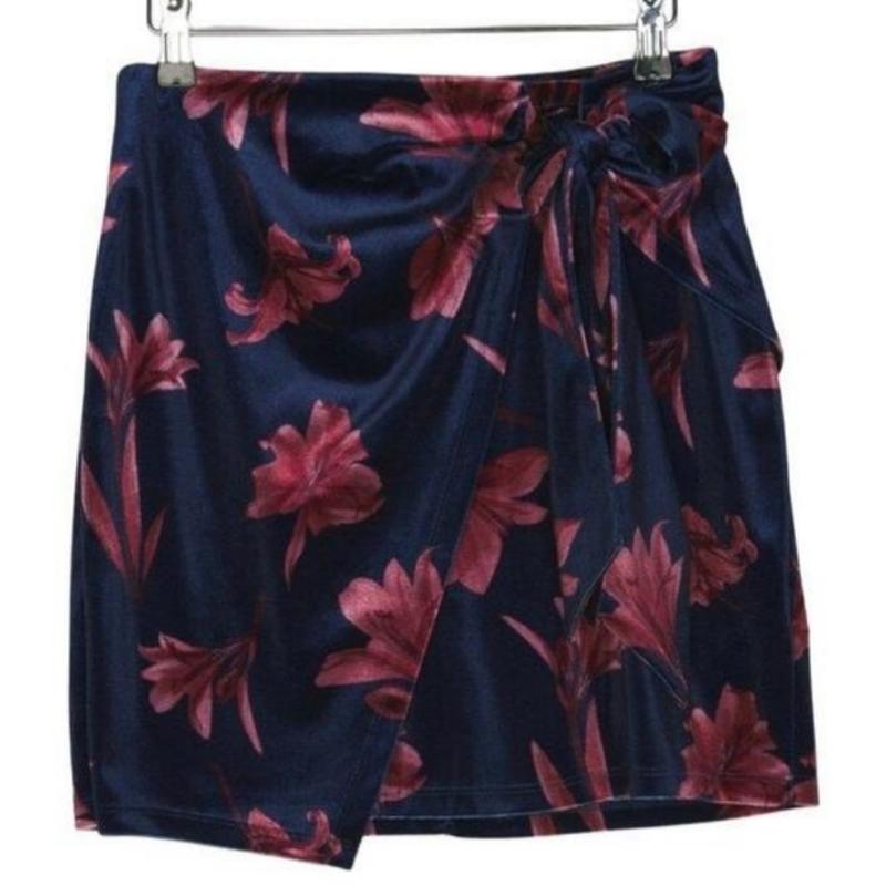 Бархатная юбка в лилии — цена 250 грн в каталоге Мини юбки Купить женские вещи по доступной цене