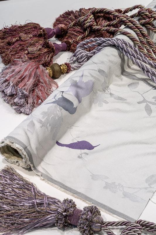 Тканина для штор біла з фіолетовими пташками — ціна 680 грн у каталозі Штори Купити товари для