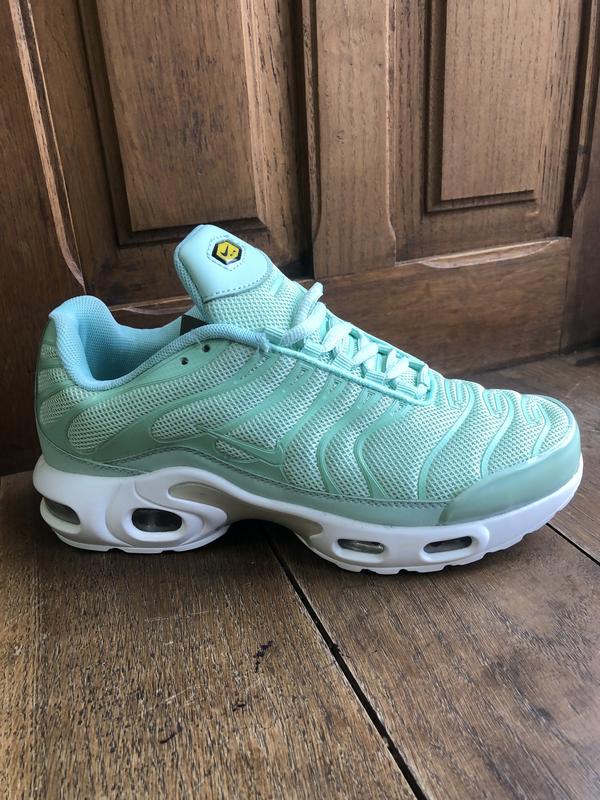 Кросівки жін — ціна 680 грн у каталозі Кросівки Купити жіночі речі за доступною ціною на Шафі