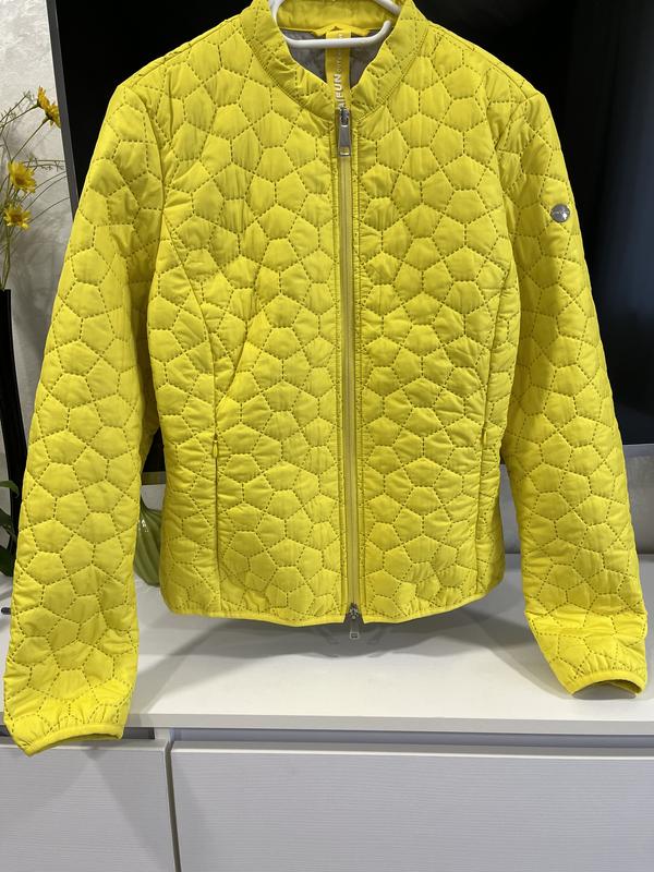 Шикарная демисезонная куртка с геометрическими стежками — цена 900 грн ...