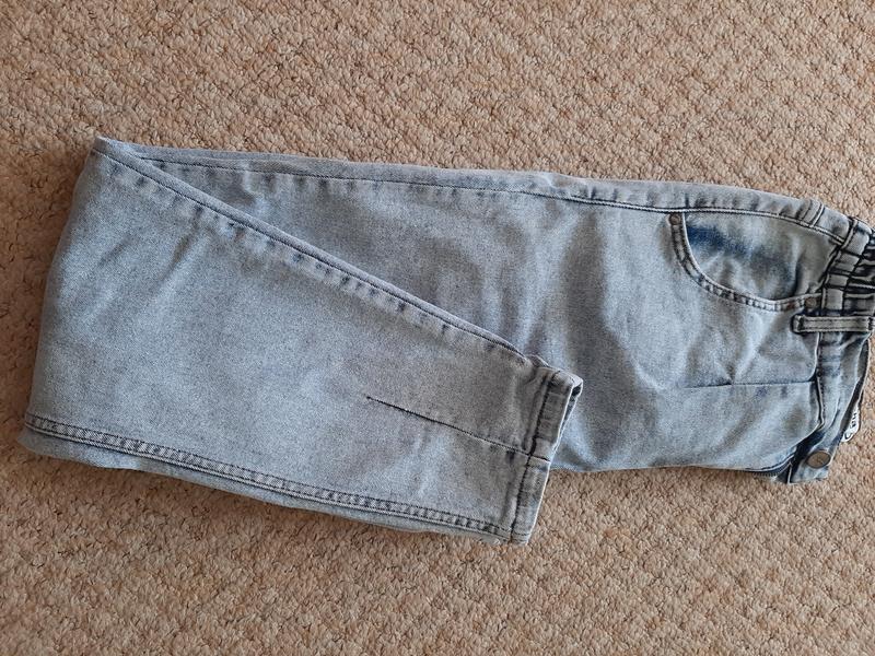 Стильні джинси мом — ціна 450 грн у каталозі Джинси Купити жіночі речі за доступною ціною на