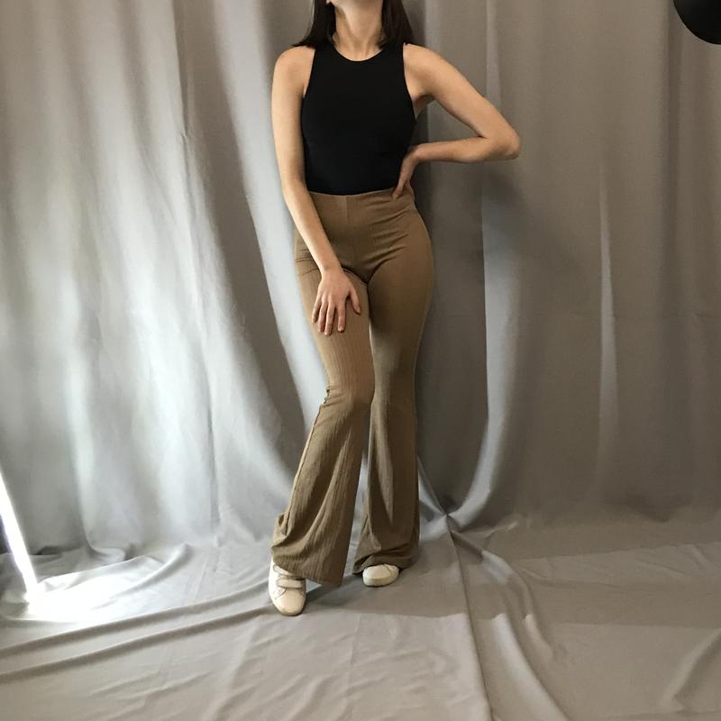 Кльош штани в рубчик від Shein — ціна 300 грн у каталозі Лосіни та Легінси Купити жіночі речі за