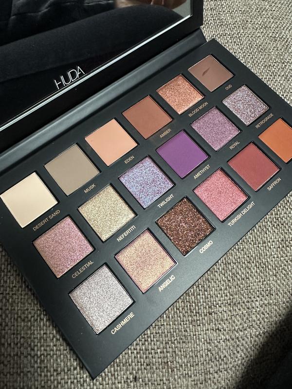 Палетка теней huda beauty — цена 1100 грн в каталоге Тени для век ...