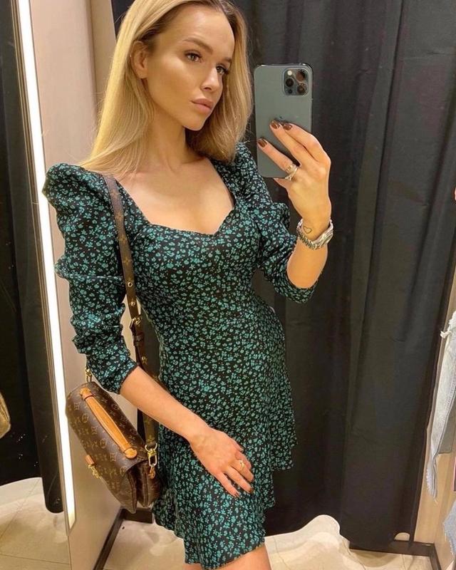 Платье Zara с длинными рукавами в цветочек — цена 1258 грн в каталоге Короткие платья Купить