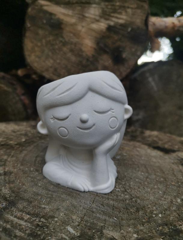 Кашпо дівчинка у мріях №3 — ціна 80 грн у каталозі Кашпо Купити товари для дому та побуту за