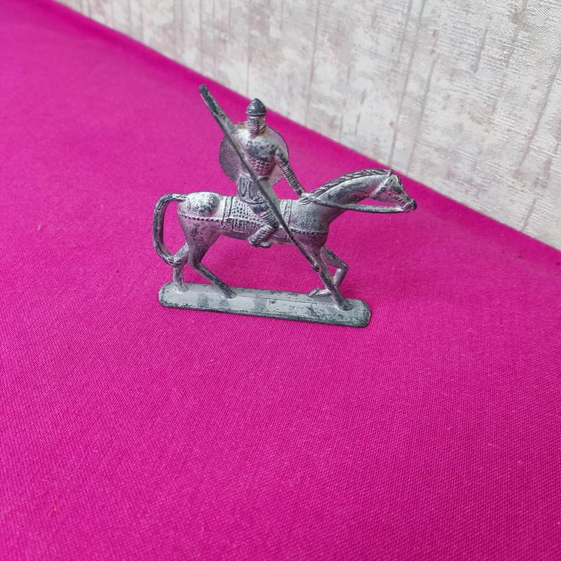 Металева статуєтка фігурка оловяний солдатик богатирь на коні — ціна 151 грн у каталозі