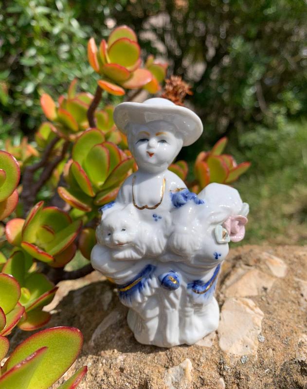 Винтажная фарфоровая статуэтка дама с собачкой — цена 374 грн в каталоге Статуэтки Купить товары