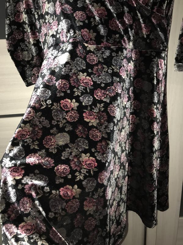 Шикарне плаття в квіти — ціна 250 грн у каталозі Короткі сукні Купити жіночі речі за доступною