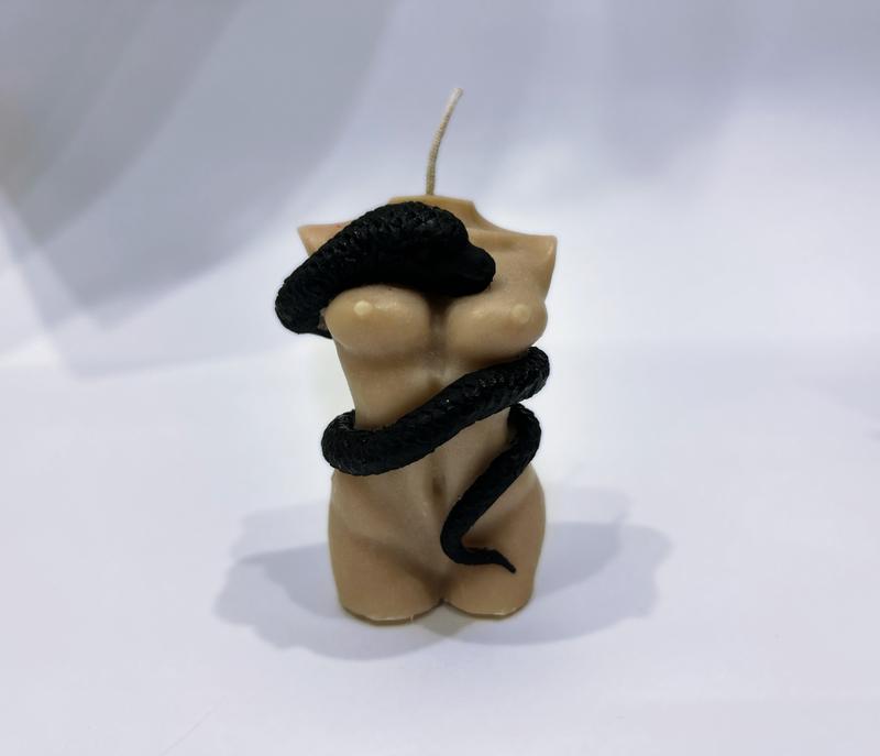 Свеча Black Mamba женщина змея тело фигура — цена 150 грн в каталоге