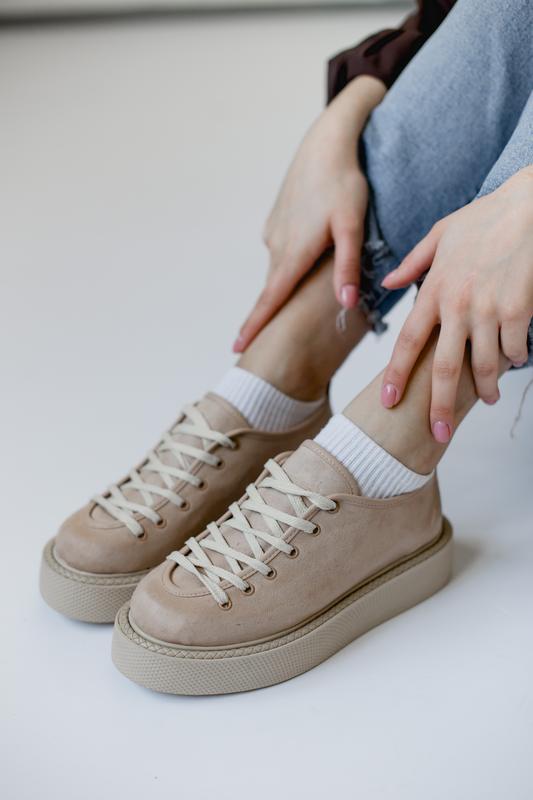 Кеды светлые — цена 1640 грн в каталоге Кеды Купить женские вещи по доступной цене на Шафе