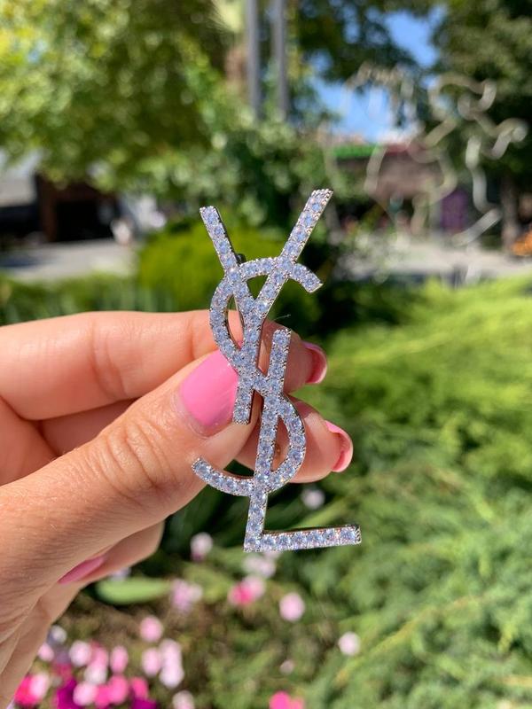 Брендовая брошь — ціна 1019 грн у каталозі Брошки Купити аксесуари за доступною ціною на Шафі