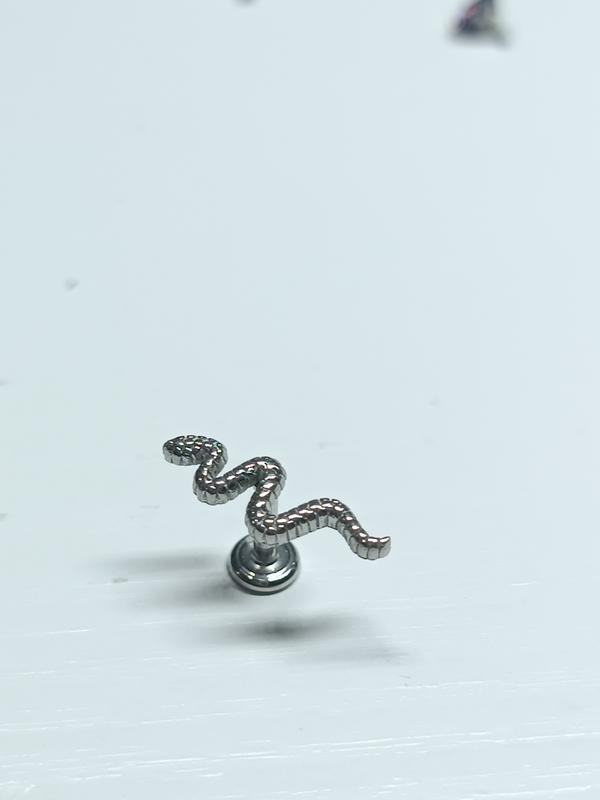 Пирсинг лабрет змея — цена 250 грн в каталоге Серьги для пирсинга Купить аксессуары по доступной