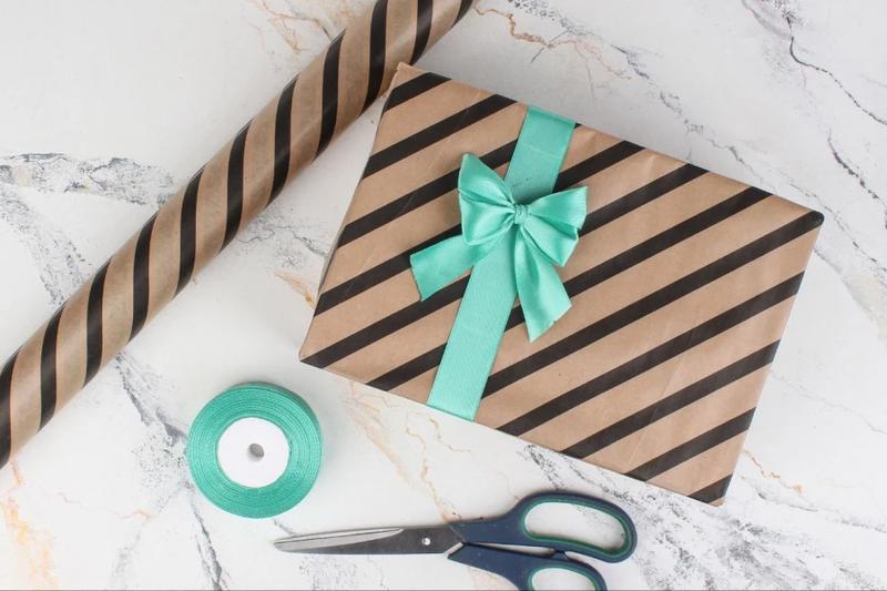 Пакувальний папір крафт смужки на крафті щільність 70 г м2 рулон 8 м 70 см — ціна 145 грн у