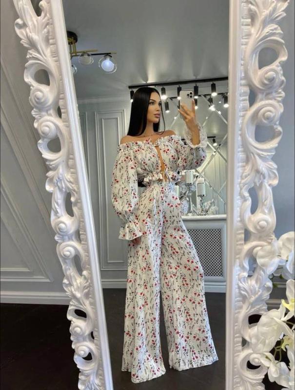 Летний костюм в цветочный принт — цена 1250 грн в каталоге Брючные костюмы Купить женские вещи