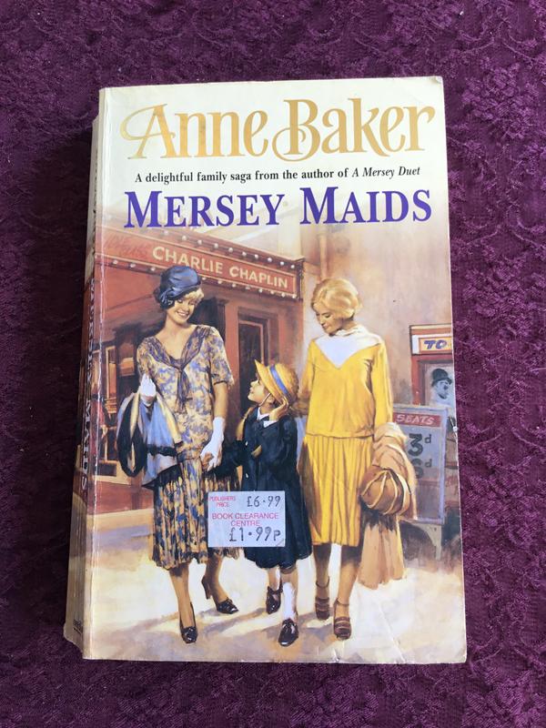 Книга англійською мовою English Novel — ціна 135 грн у каталозі Художні Купити товари для спорту