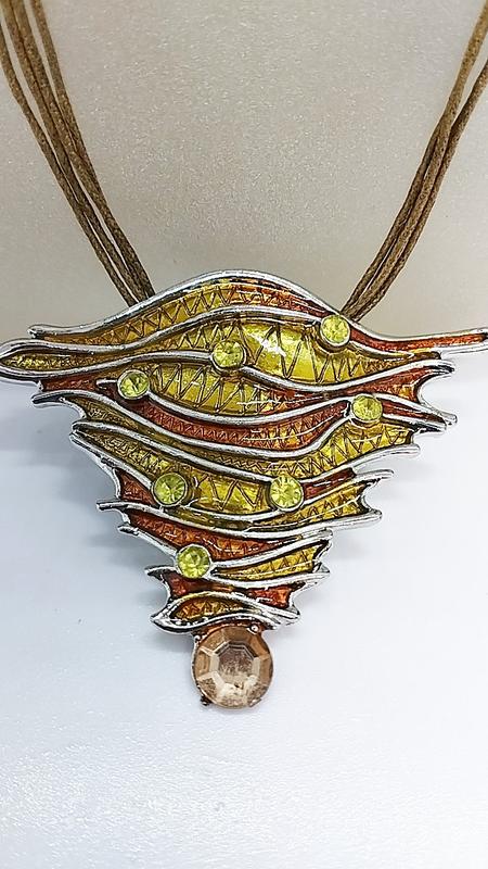 Стильна жіноча підвіска — ціна 154 грн у каталозі Підвіски Купити аксесуари за доступною ціною