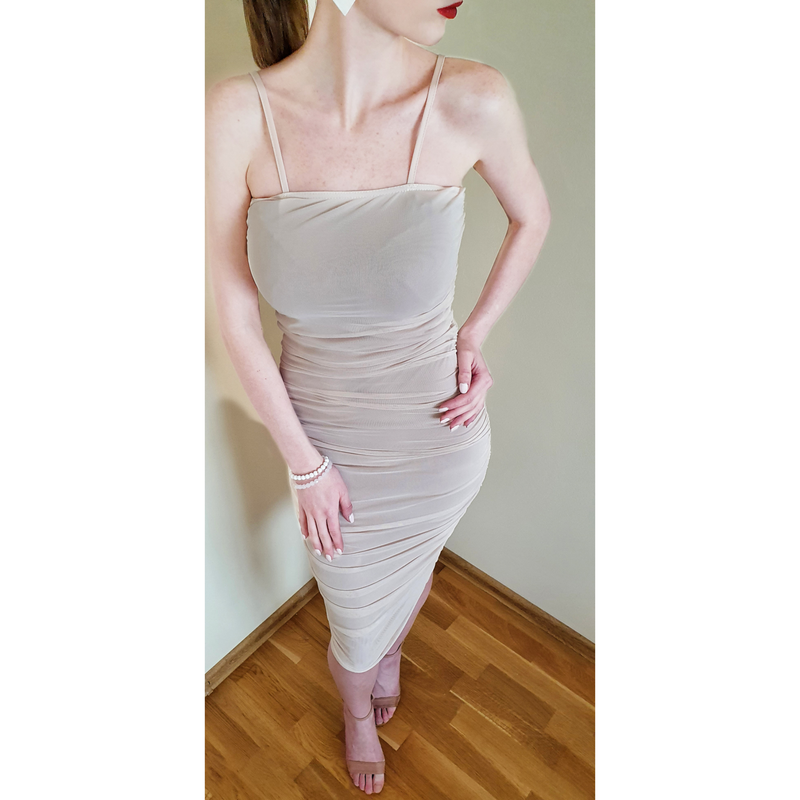 Платье покрыто нежной сеткой в сборник — цена 350 грн в каталоге Платья миди Купить женские