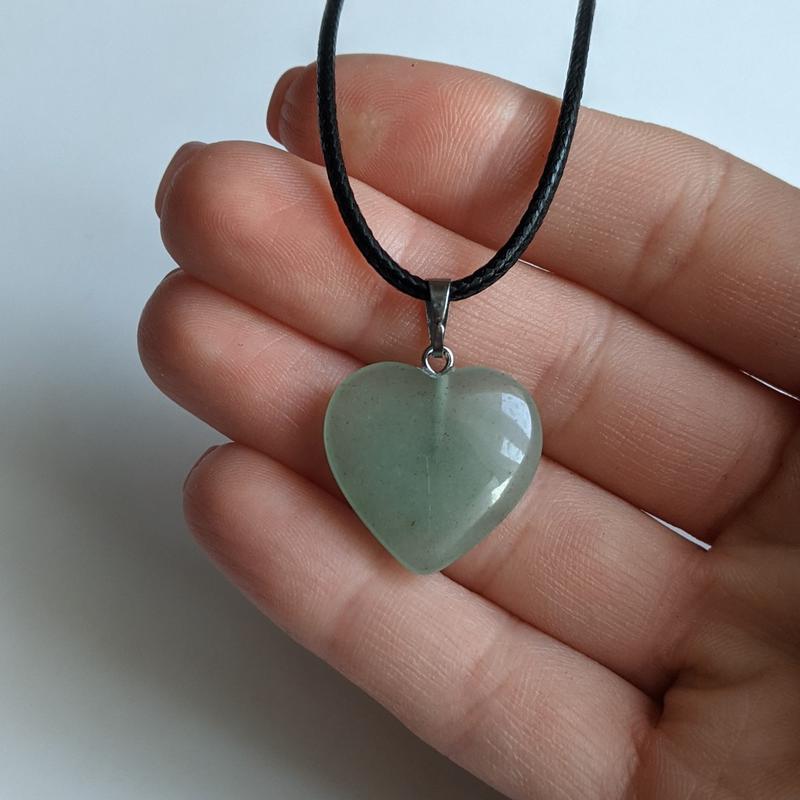 Кулон из натурального камня нефрит в форме сердечка оригинальный подарок девушке — цена 225