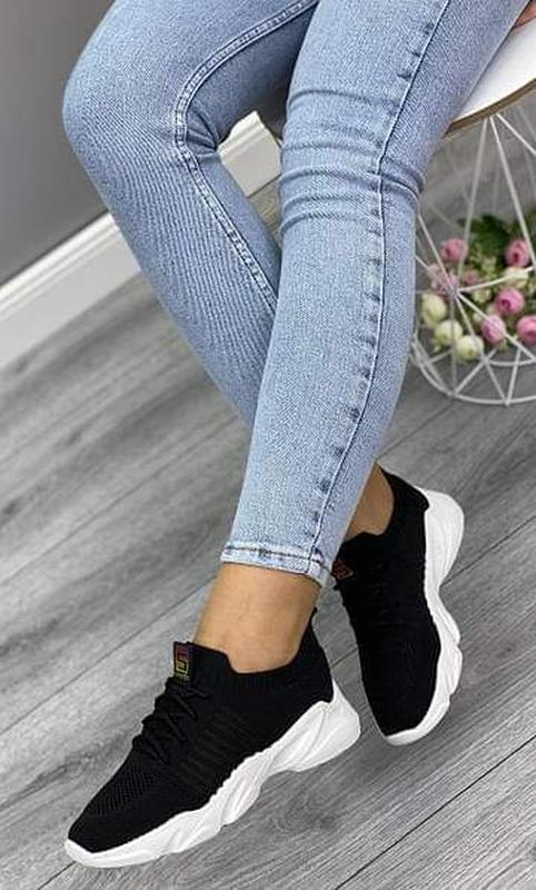 Кросівки — ціна 300 грн у каталозі Кросівки Купити жіночі речі за доступною ціною на Шафі