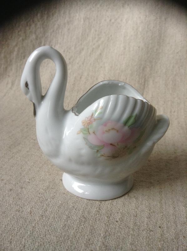 Статуетка фарфоровий лебідь — ціна 350 грн у каталозі Статуетки Купити товари для дому та